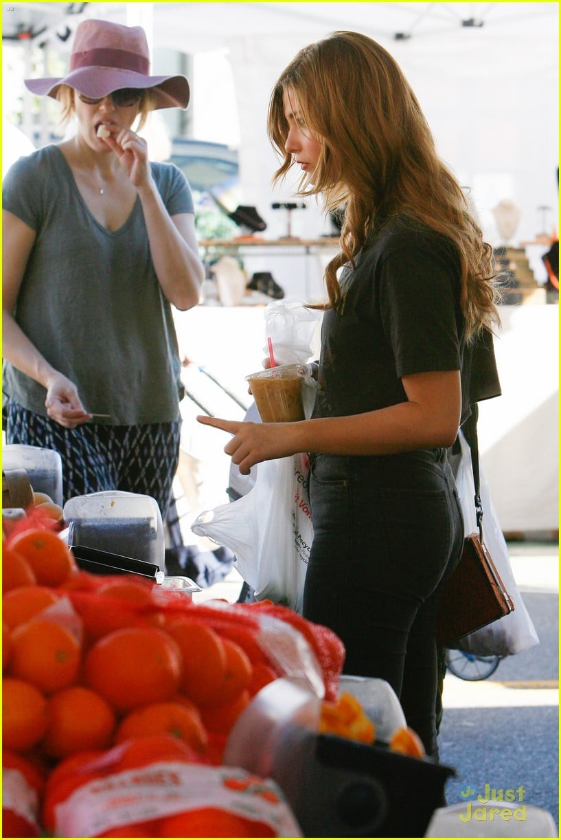 Stefanie Scott Shows Off Her Toned Midriff While Hiking Up to the ...