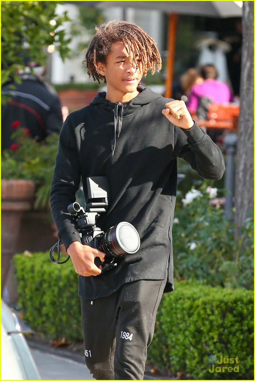 Jaden Smith Looks Like a Regular Photographer With His Large Camera ...
