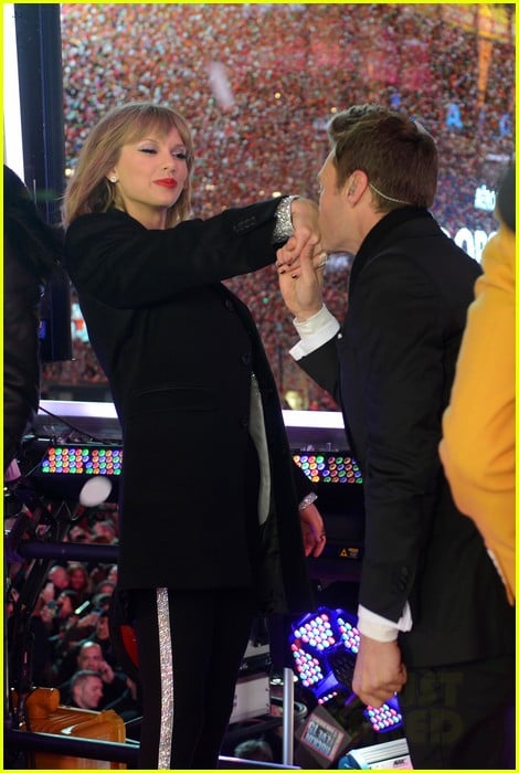 Full Sized Photo of taylor swift jumped for joy at midnight on new ...