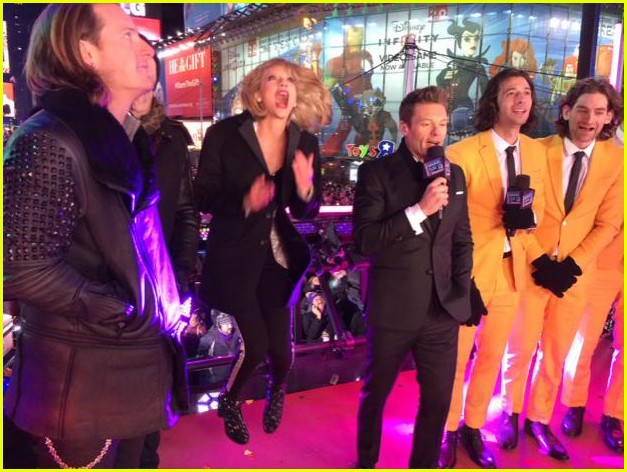 Here Is Taylor Swift Jumping High in Times Square on New Year's Eve ...