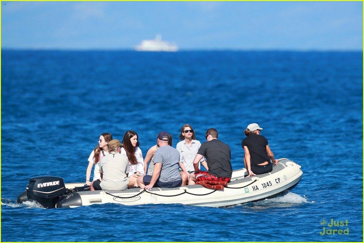 Taylor Swift's Hawaii Trip with Haim - New Photos! | Photo 769128 ...