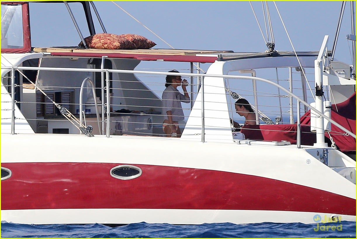 Taylor Swifts Hawaii Trip With Haim New Photos Photo 769146 Photo Gallery Just Jared Jr