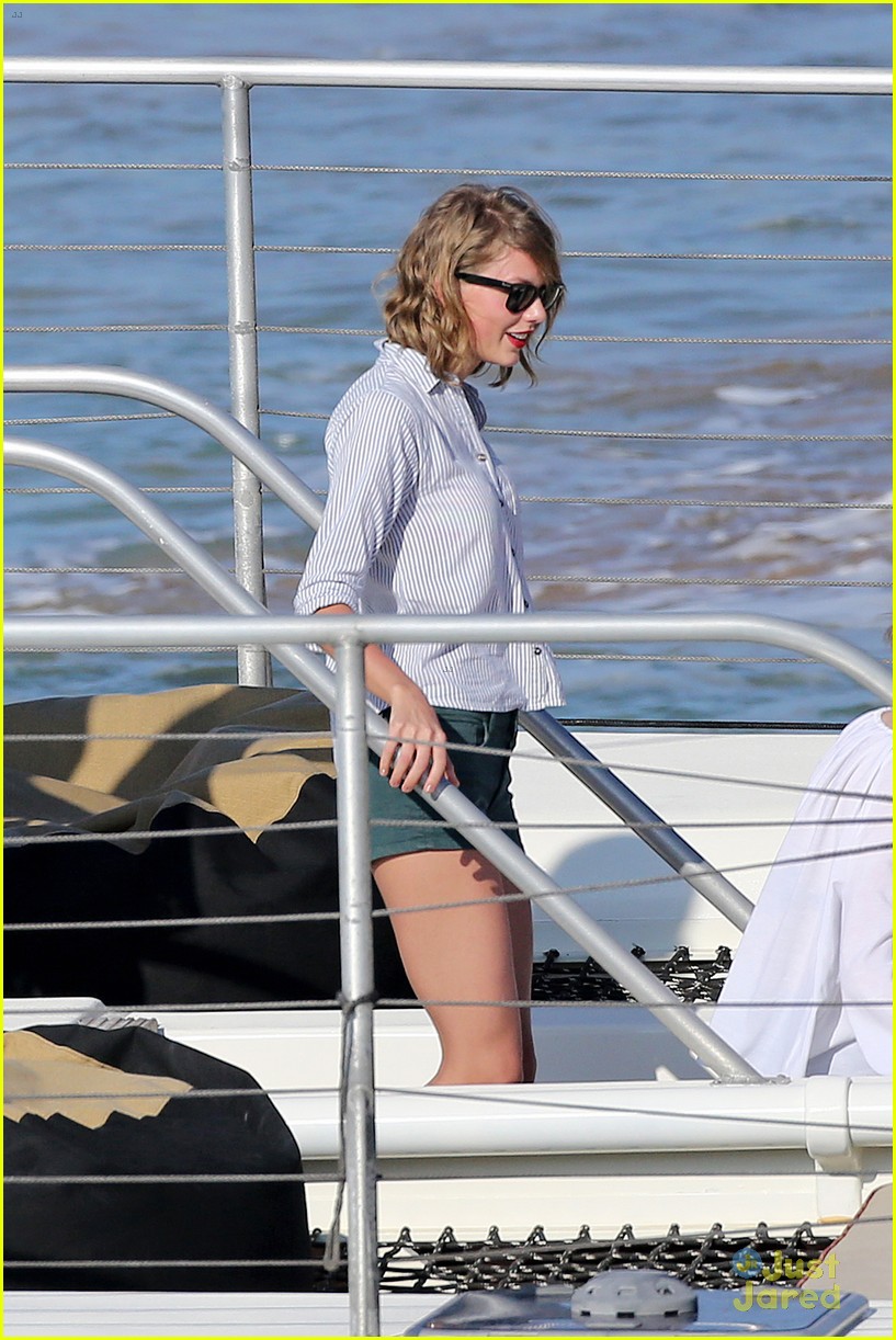 Full Sized Photo of taylor swifts belly button baring beach day new ...