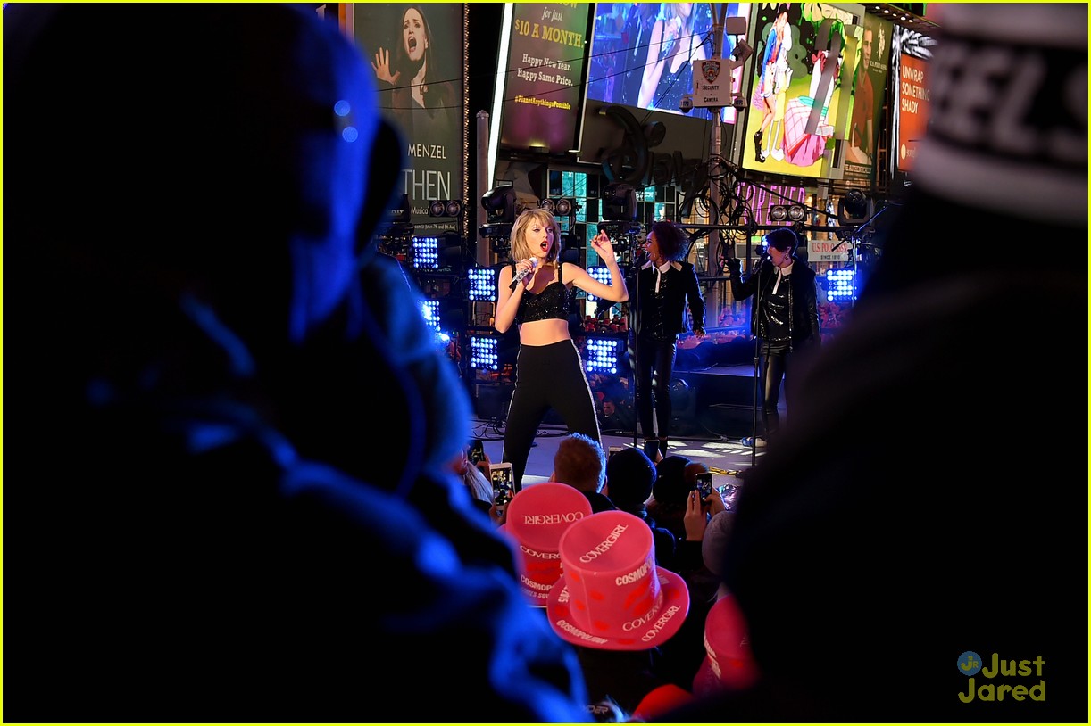 Taylor Swift Performs on New Year's Eve in Times Square - WATCH NOW ...