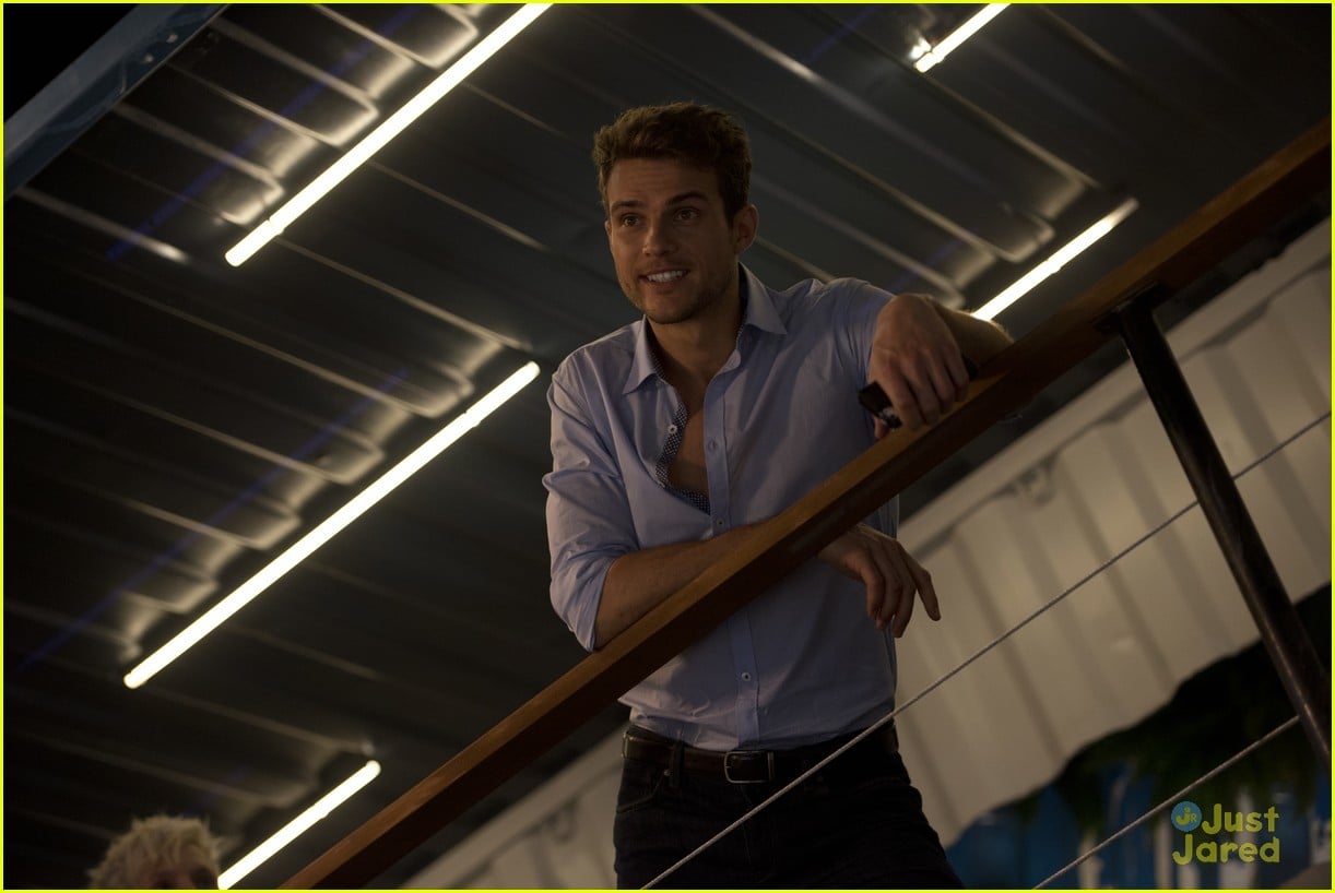 Victoria Justice Talks Tinder & Taking on Challenging 'Eye Candy' Role ...