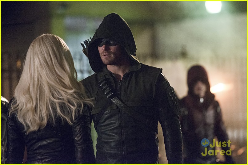 There Are Two Canaries On Tonight's 'Arrow' - See The Pics! | Photo ...