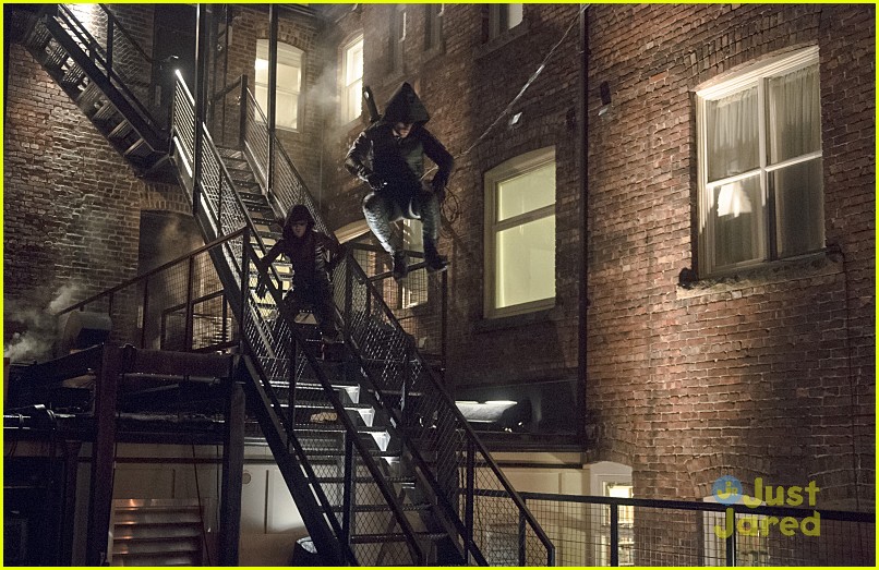 There Are Two Canaries On Tonight's 'Arrow' - See The Pics! | Photo ...