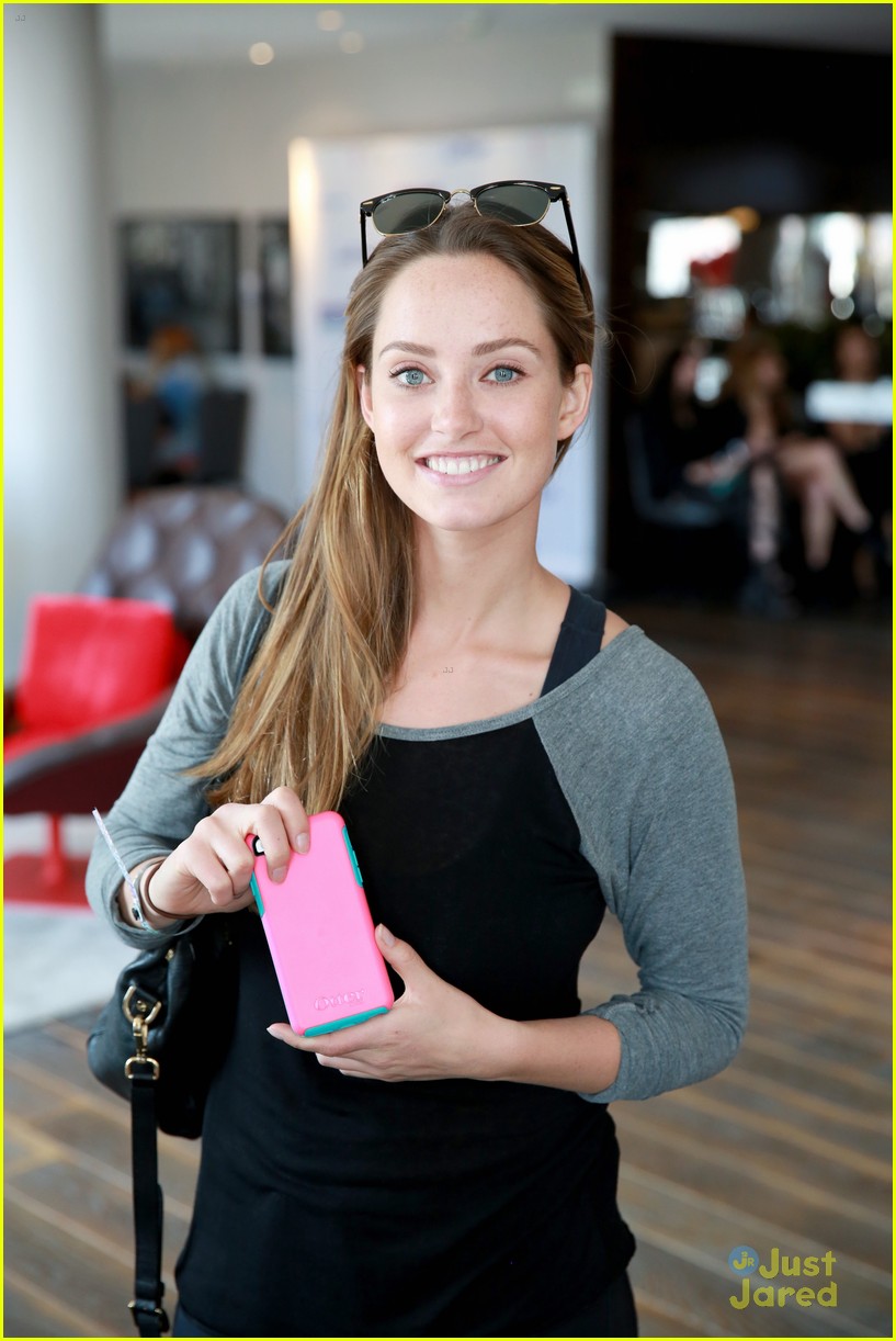 Brett Dier & Merritt Patterson Almost Have a 'Ravenswood' Reunion at ...