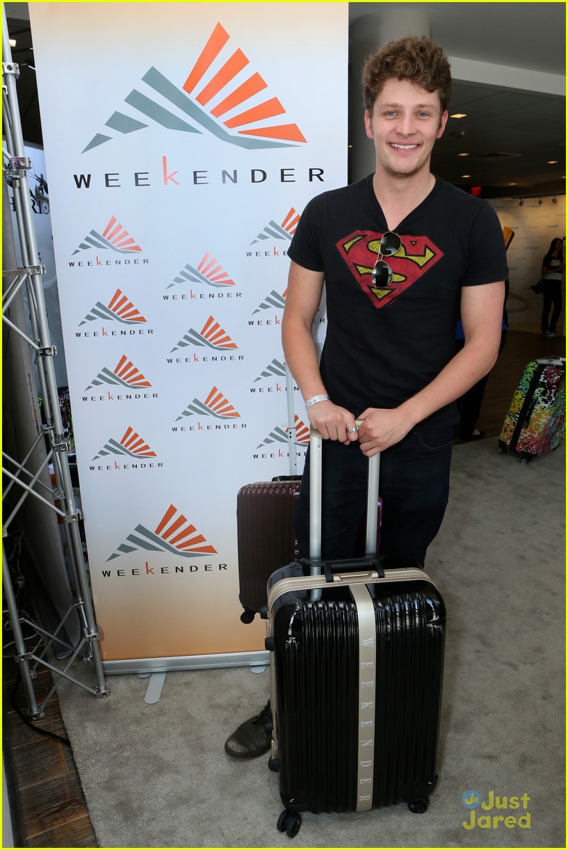 Brett Dier & Merritt Patterson Almost Have a 'Ravenswood' Reunion at ...