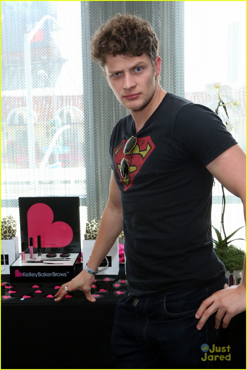 Brett Dier & Merritt Patterson Almost Have a 'Ravenswood' Reunion at ...