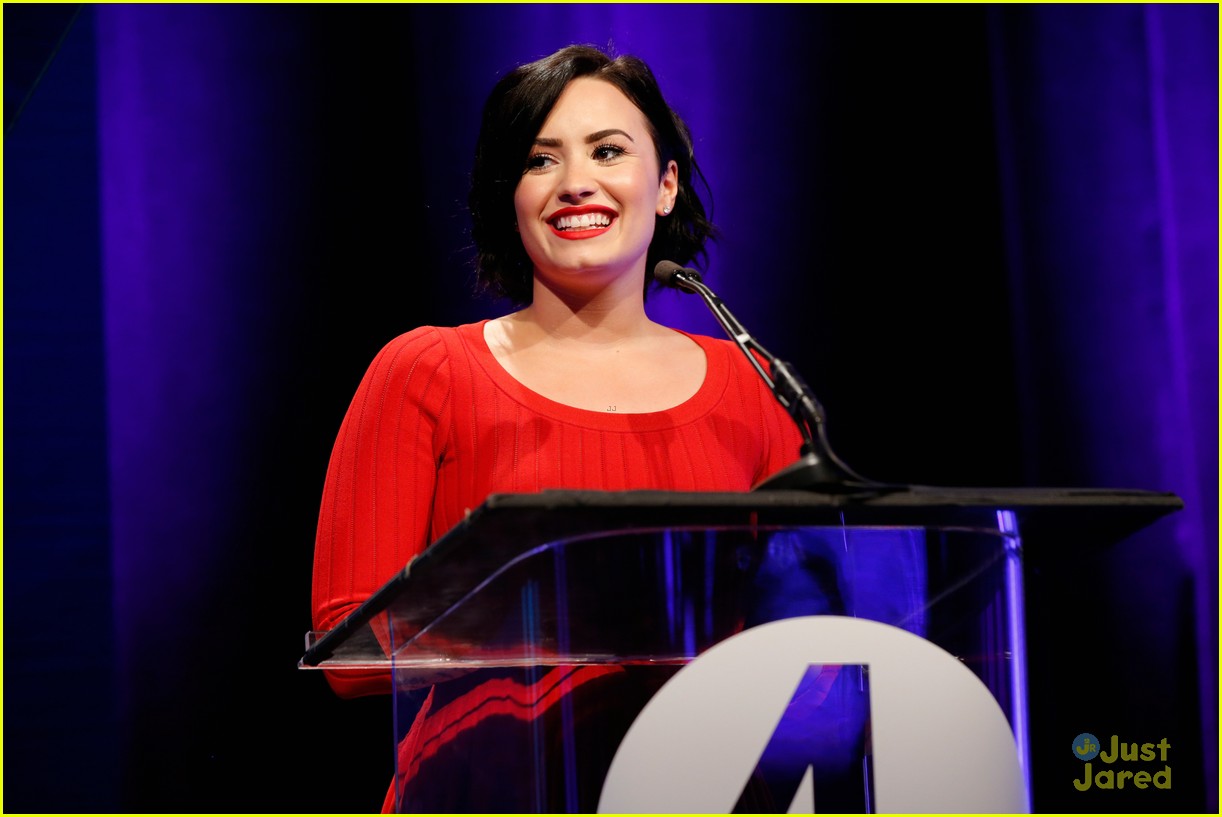 Demi Lovato & Zendaya Take Silly Backstage Pics at unite4:humanity Gala ...