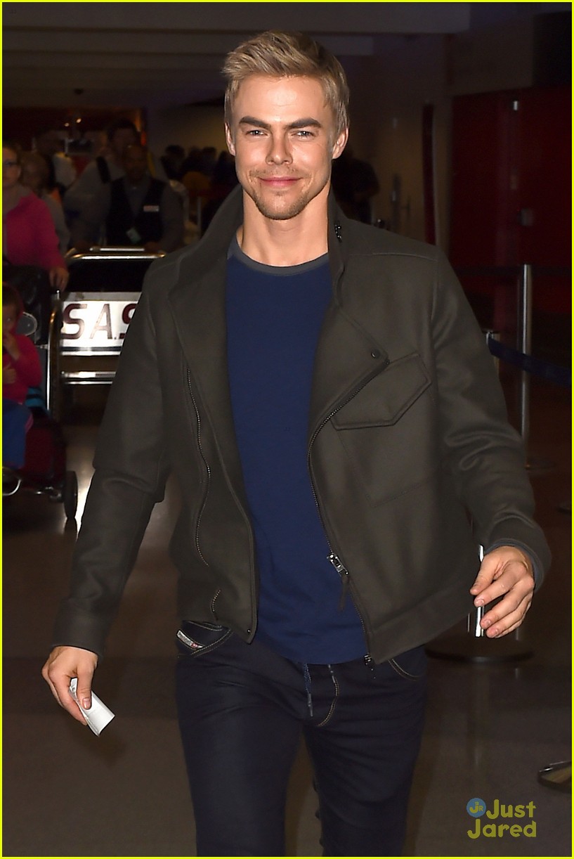 Derek Hough Heads Back To New York After Shooting 'DWTS' Promos with ...