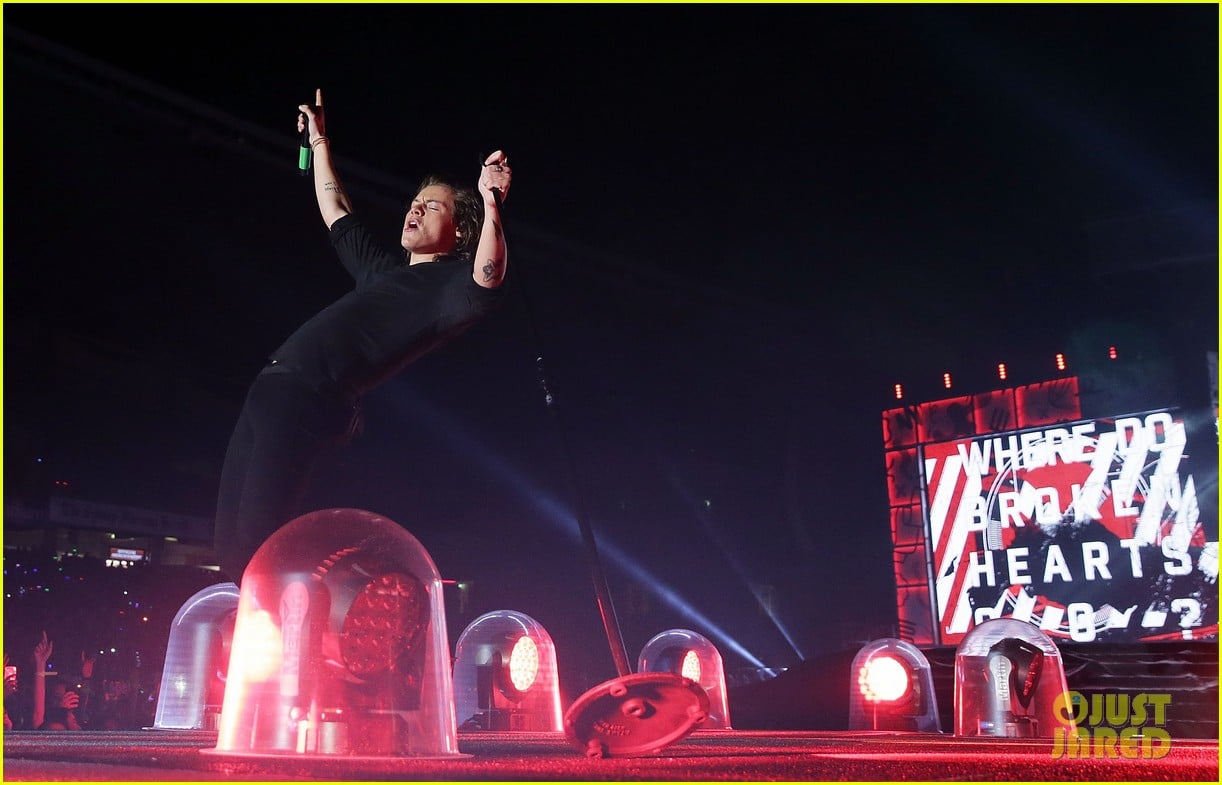 One Direction Hit Sydney To Kick Off 'On The Road Again' World Tour ...