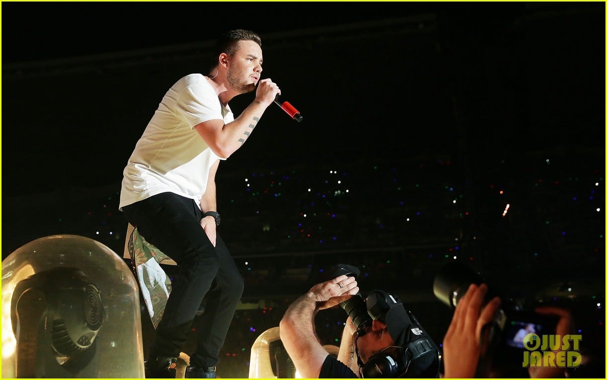 One Direction Hit Sydney To Kick Off 'On The Road Again' World Tour ...