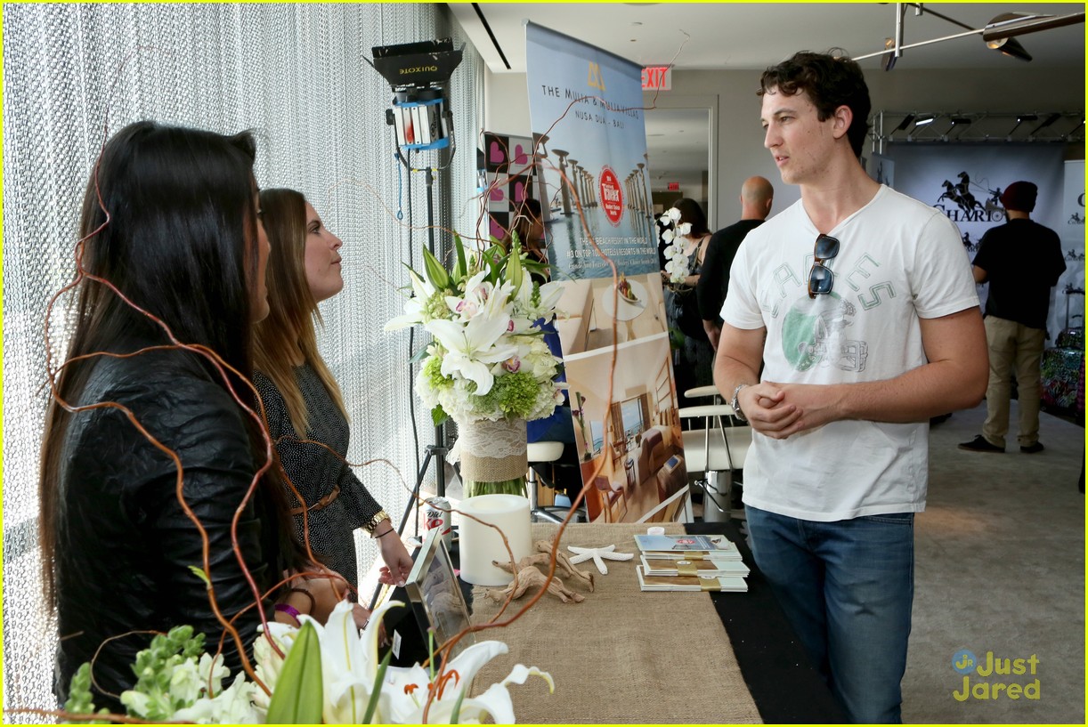 Drake Bell Hits Up Pre-Oscar Suite After 'A Mouse Tale' Premiere ...