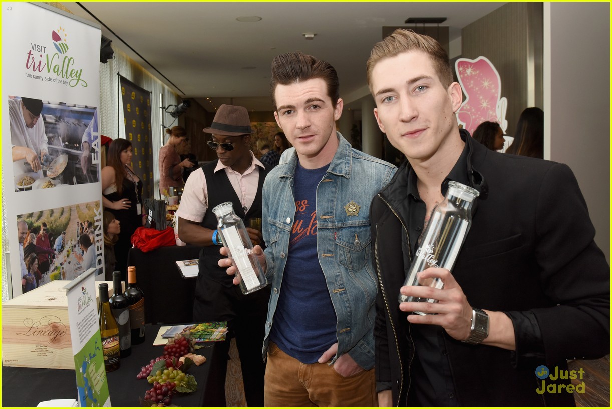 Drake Bell Hits Up Pre-Oscar Suite After 'A Mouse Tale' Premiere ...