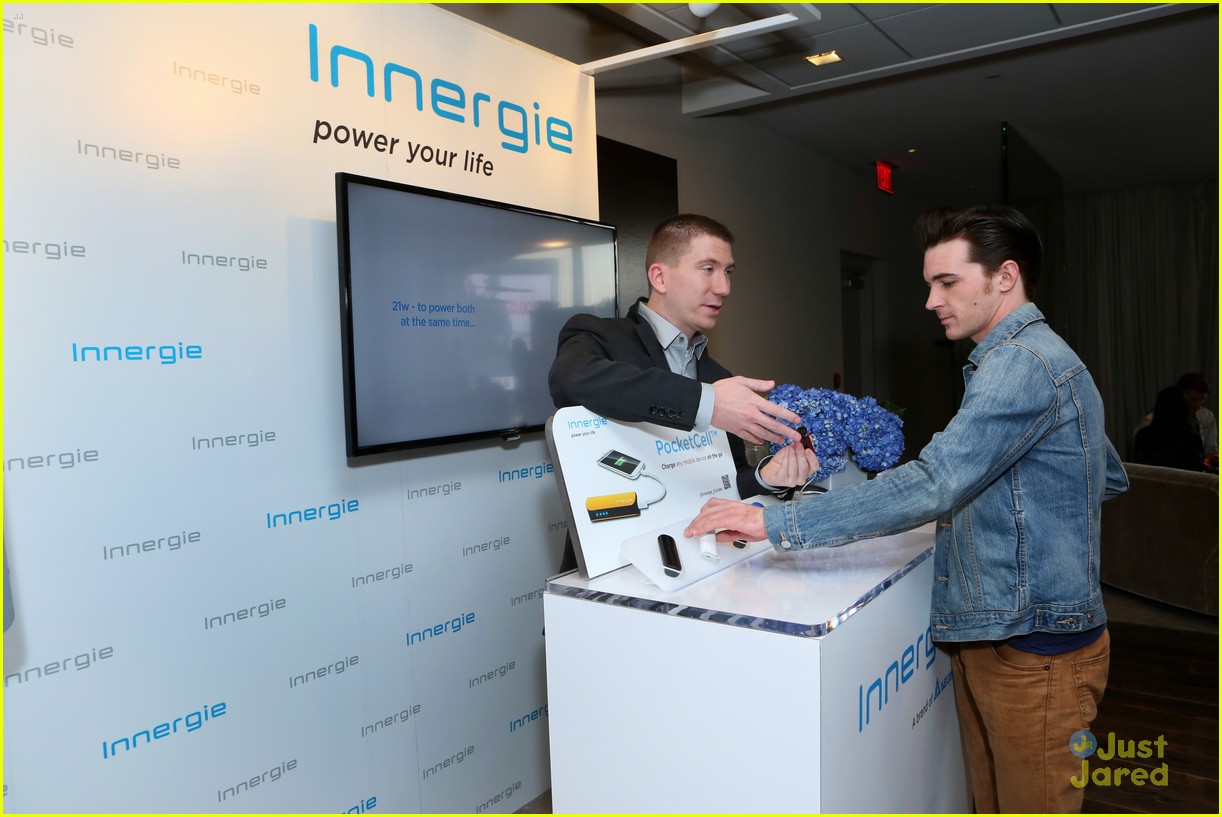 Drake Bell Hits Up Pre-Oscar Suite After 'A Mouse Tale' Premiere ...