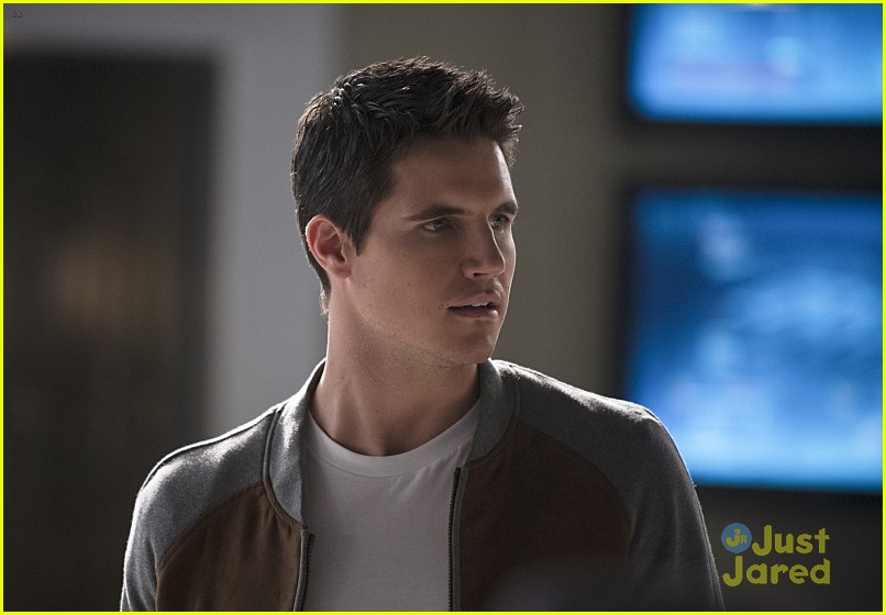 Full Sized Photo of the flash nuclear man stills 06 | Caitlin Comes ...