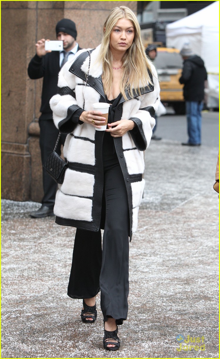 Kendall Jenner Enjoys Raw Oatmeal For Breakfast In NYC | Photo 773376 ...