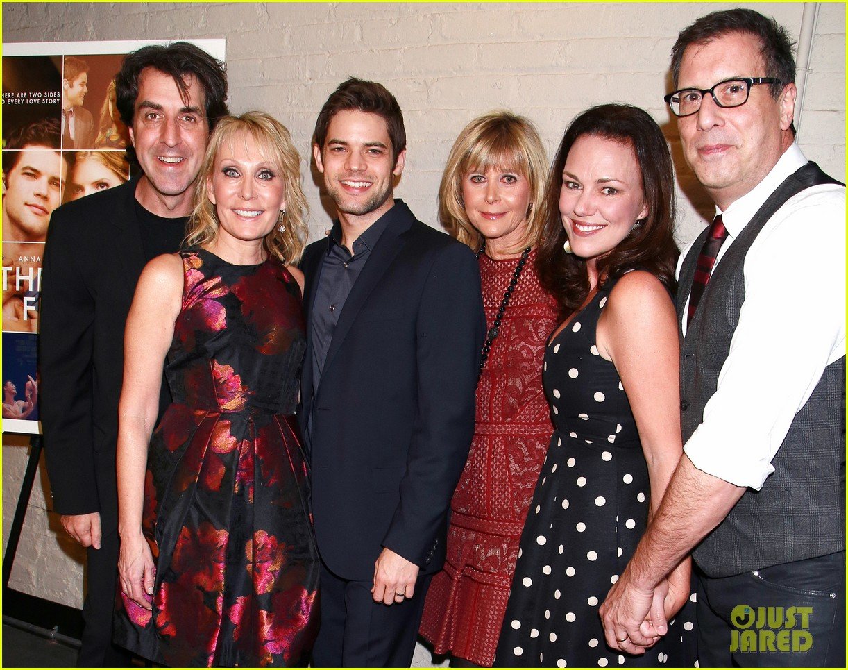 Jeremy Jordan Suits Up for 'Last Five Years' NYC Screening with Wife ...