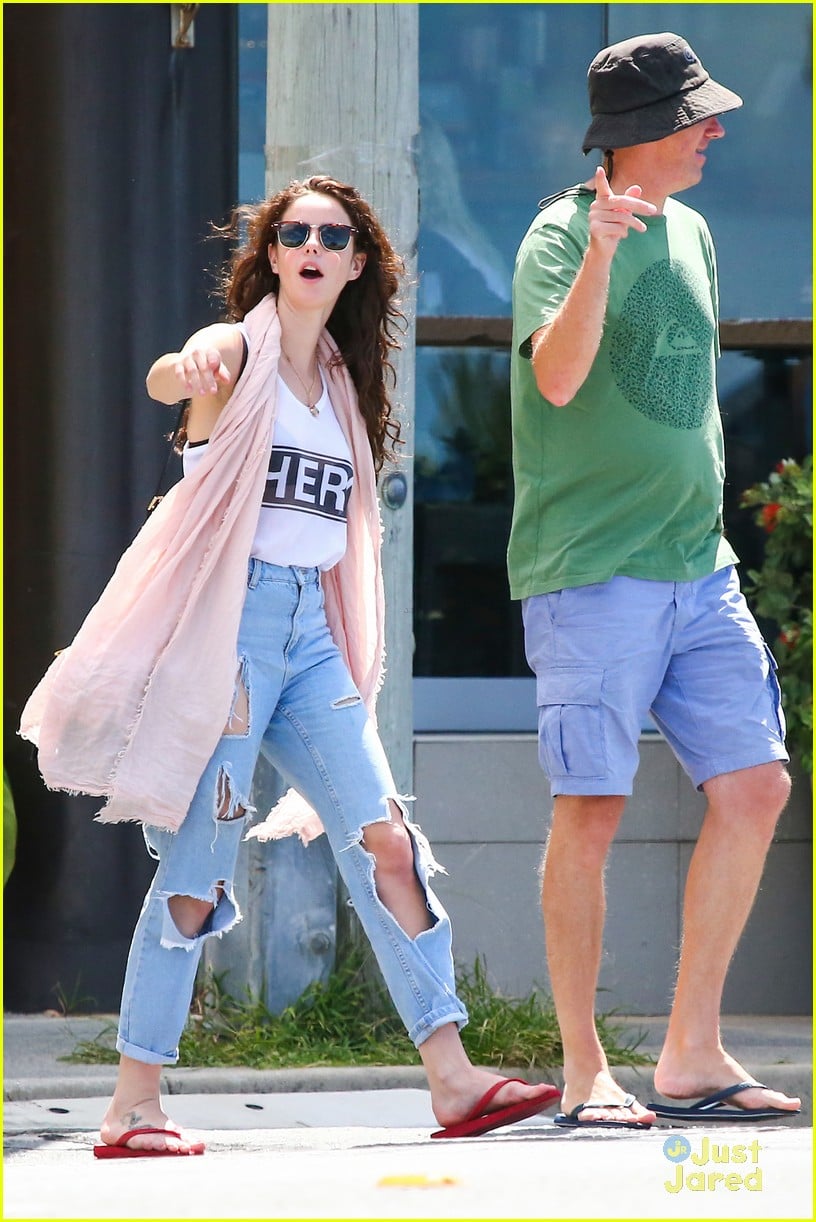 Kaya Scodelario Sight Sees Around Sydney With Fiance Benjamin Walker ...