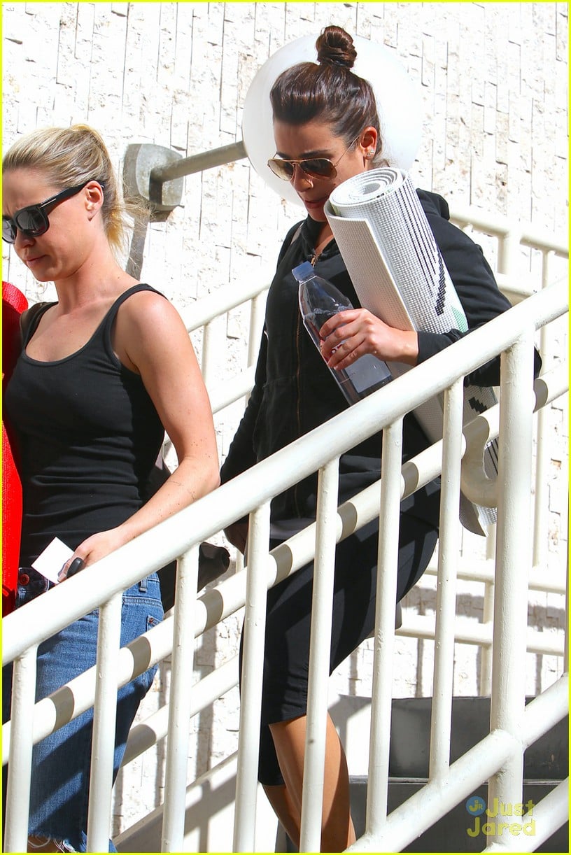 Lea Michele & Becca Tobin Are Yoga Buddies! | Photo 770125 - Photo ...