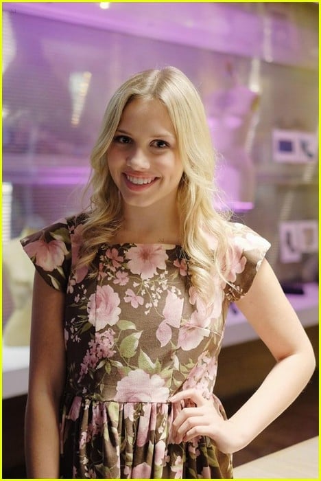 Beth Puts On A Fashion Show On Tonight's 'Chasing Life' | Photo 778239 ...