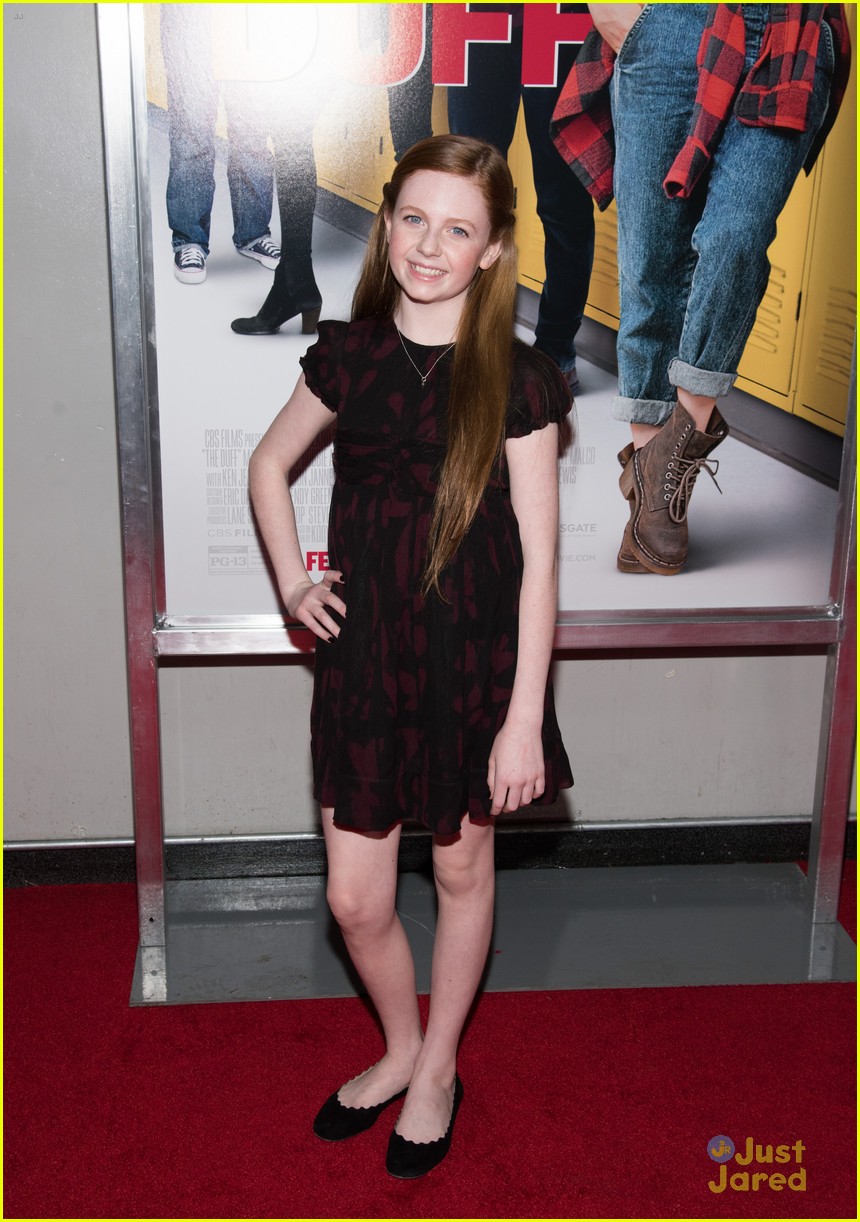 Maddie Ziegler Catches 'The DUFF' Premiere with Sister Mackenzie ...