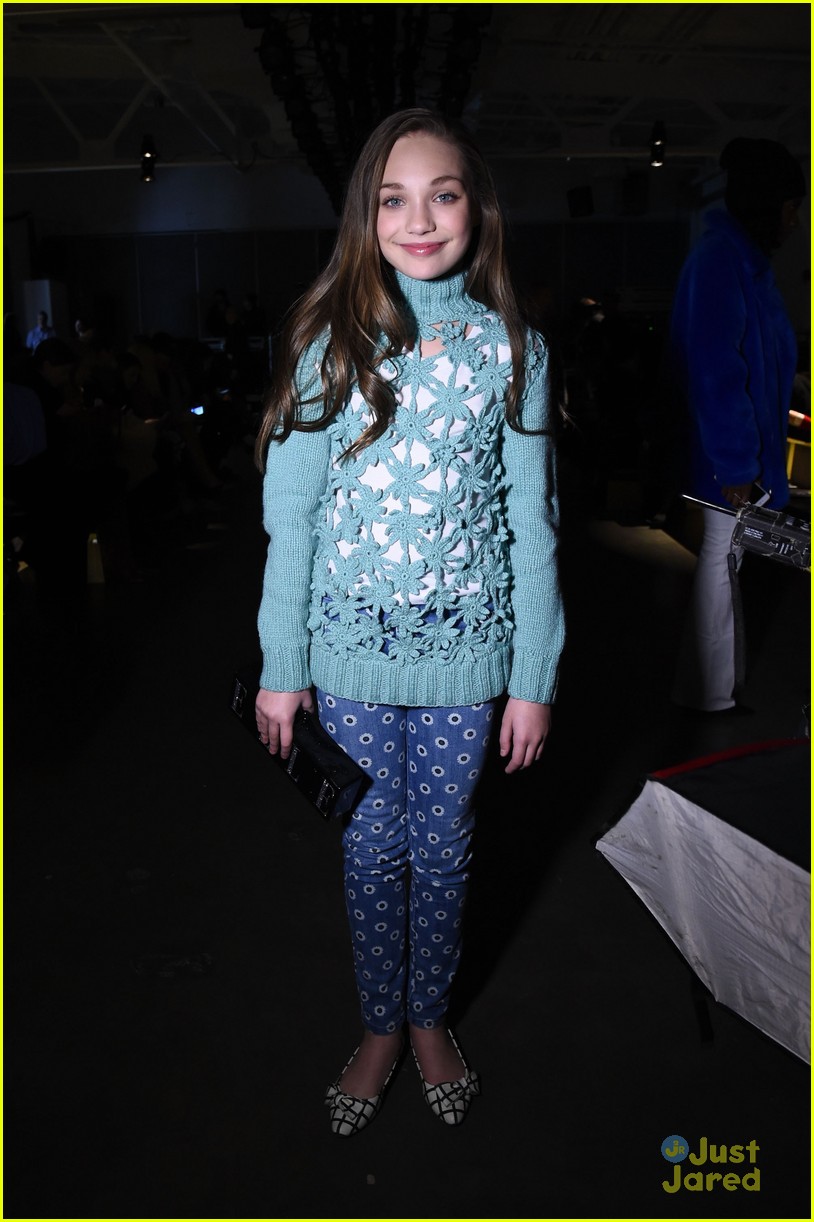 Maddie Ziegler Catches 'The DUFF' Premiere with Sister Mackenzie ...