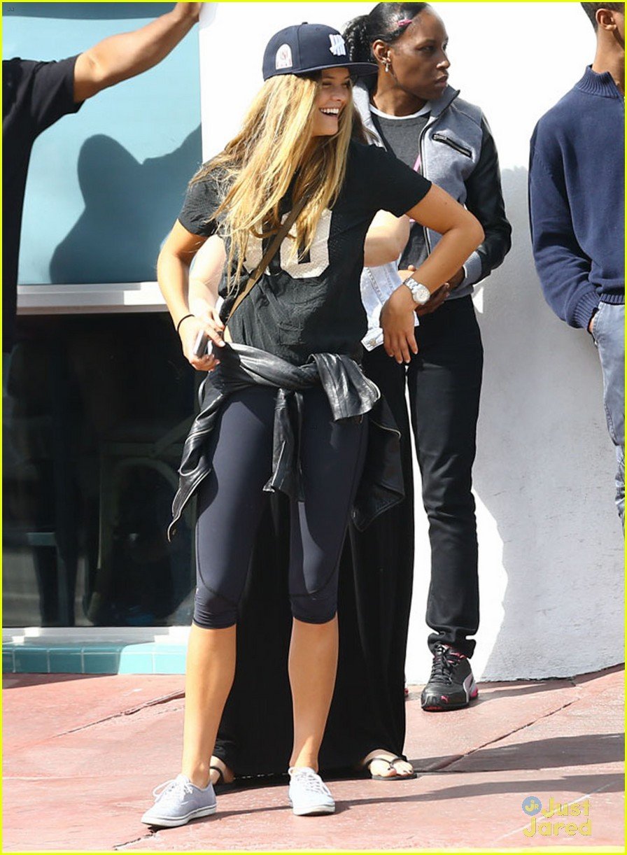 Nina Agdal & Boyfriend Reid Heidenry Share Lunchtime Laughs | Photo ...
