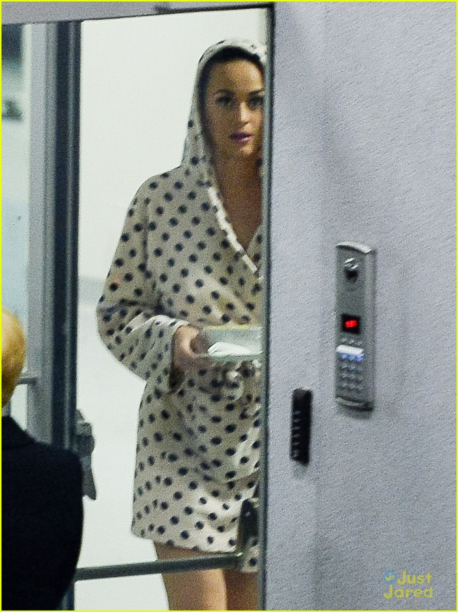 Katy Perry Is Deeply Affected By Auschwitz Visit | Photo 780413 - Photo ...