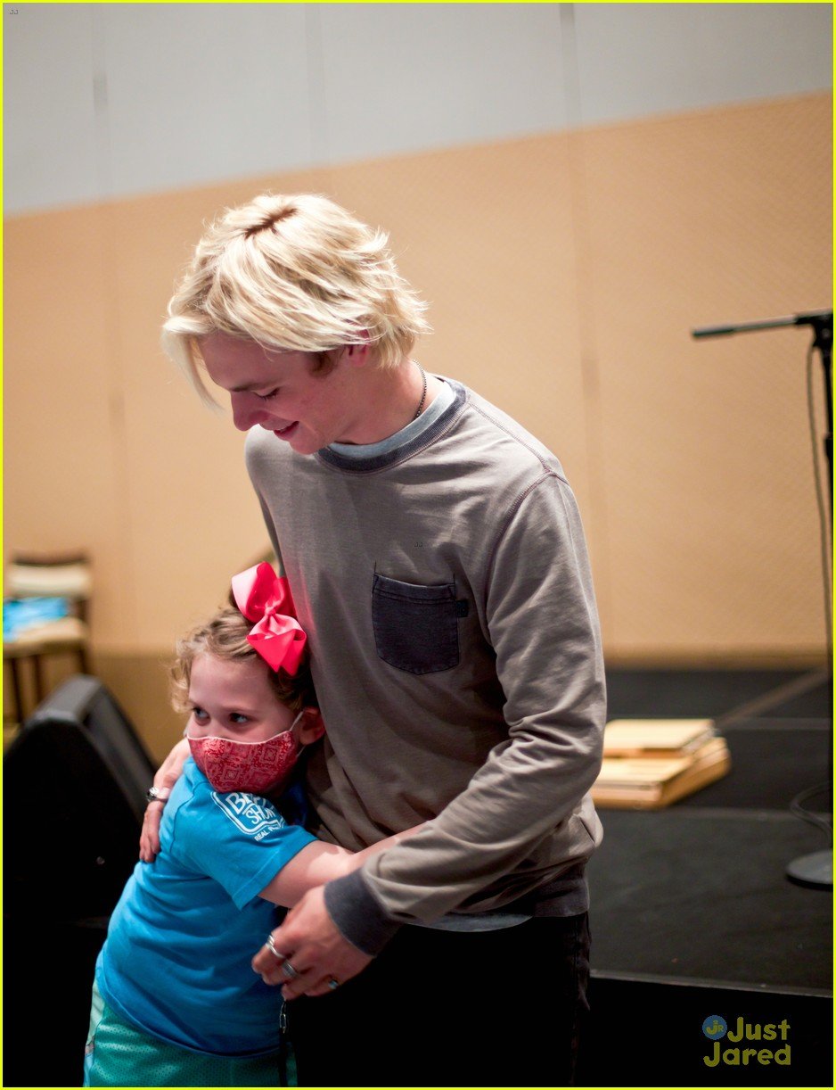 R5 Performs for Terminally Ill Children at Disney | Photo 778757 ...