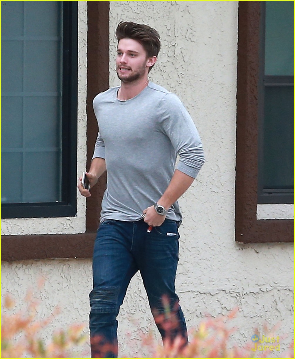 Patrick Schwarzenegger Saw a White & Gold Dress | Photo 780606 - Photo ...