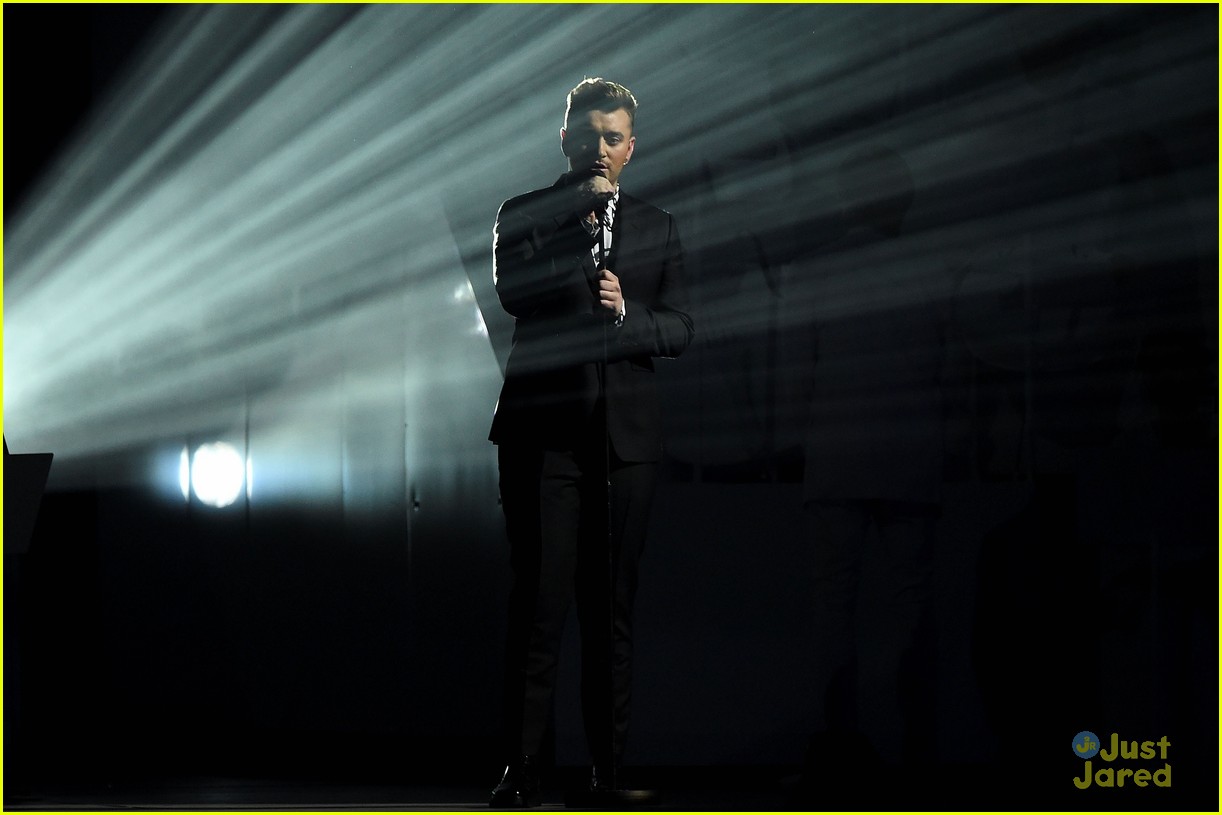 Sam Smith Sings 'Lay Me Down' at BRIT Awards 2015 | Photo 779826 ...