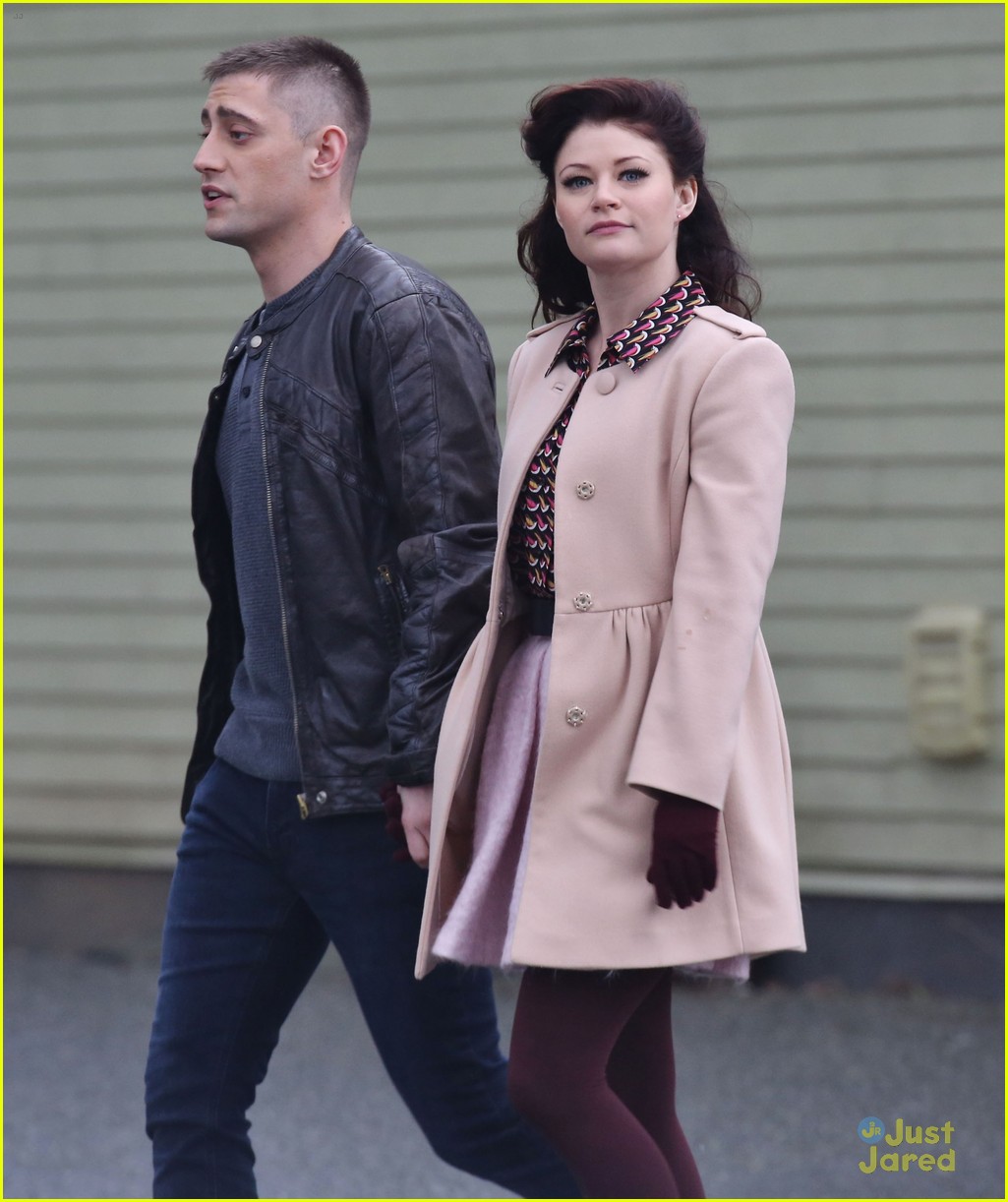 Michael Socha Holds Hands With Emilie de Ravin on 'Once Upon A Time ...