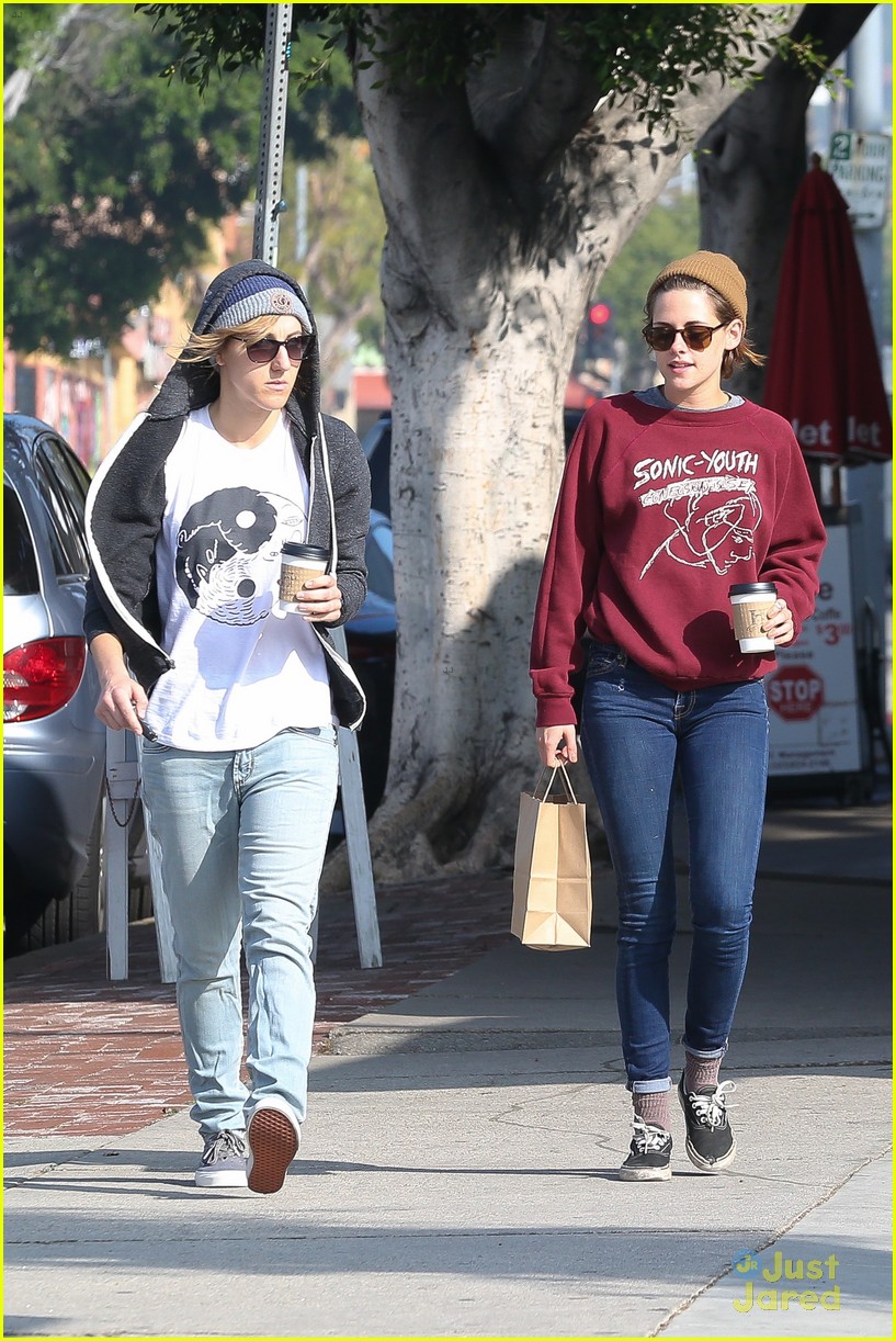 Kristen Stewart Grabs Coffee With Alicia Cargile Before Flying to ...