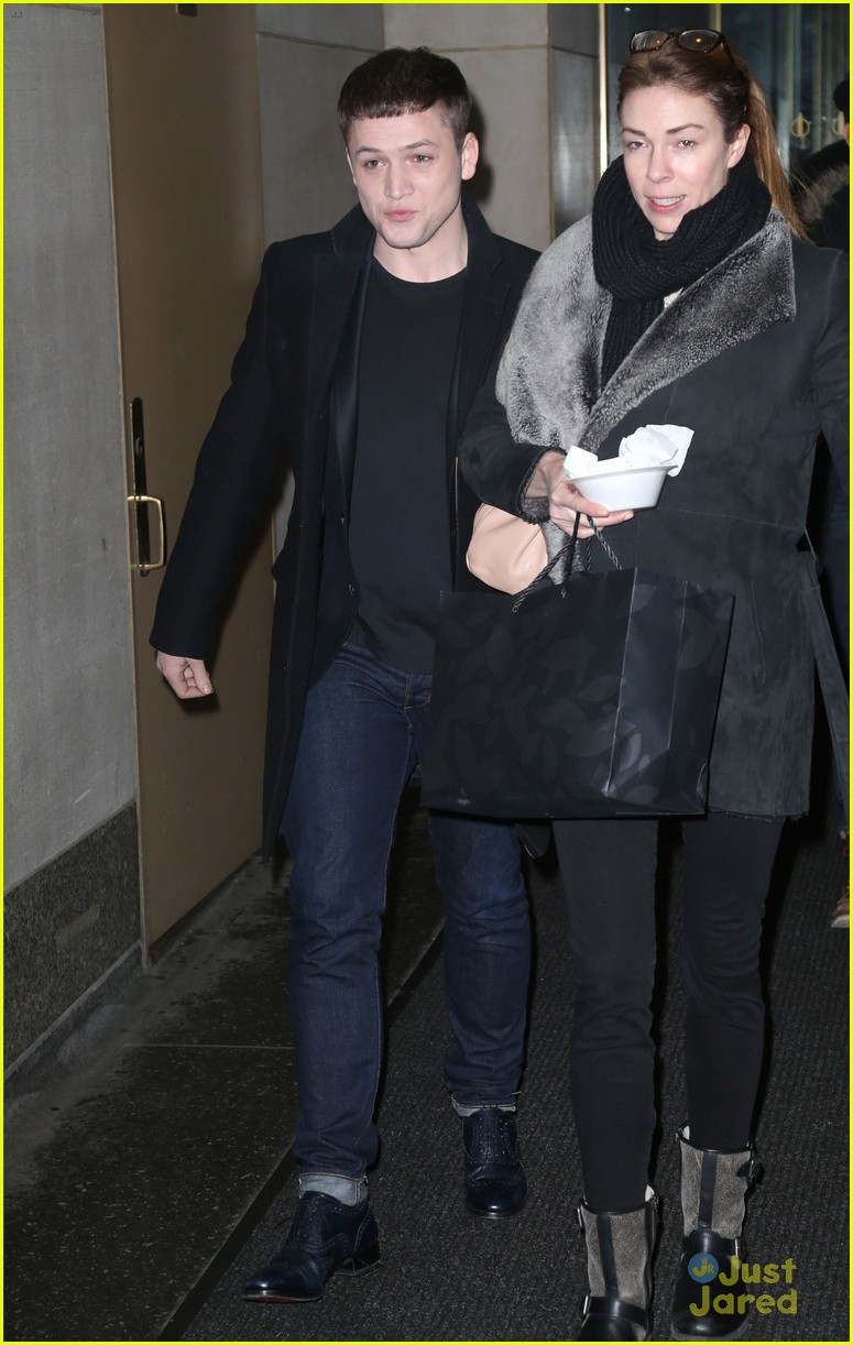 Taron Egerton Is Shirtless in New 'Kingsman' Clip! | Photo 773643 ...