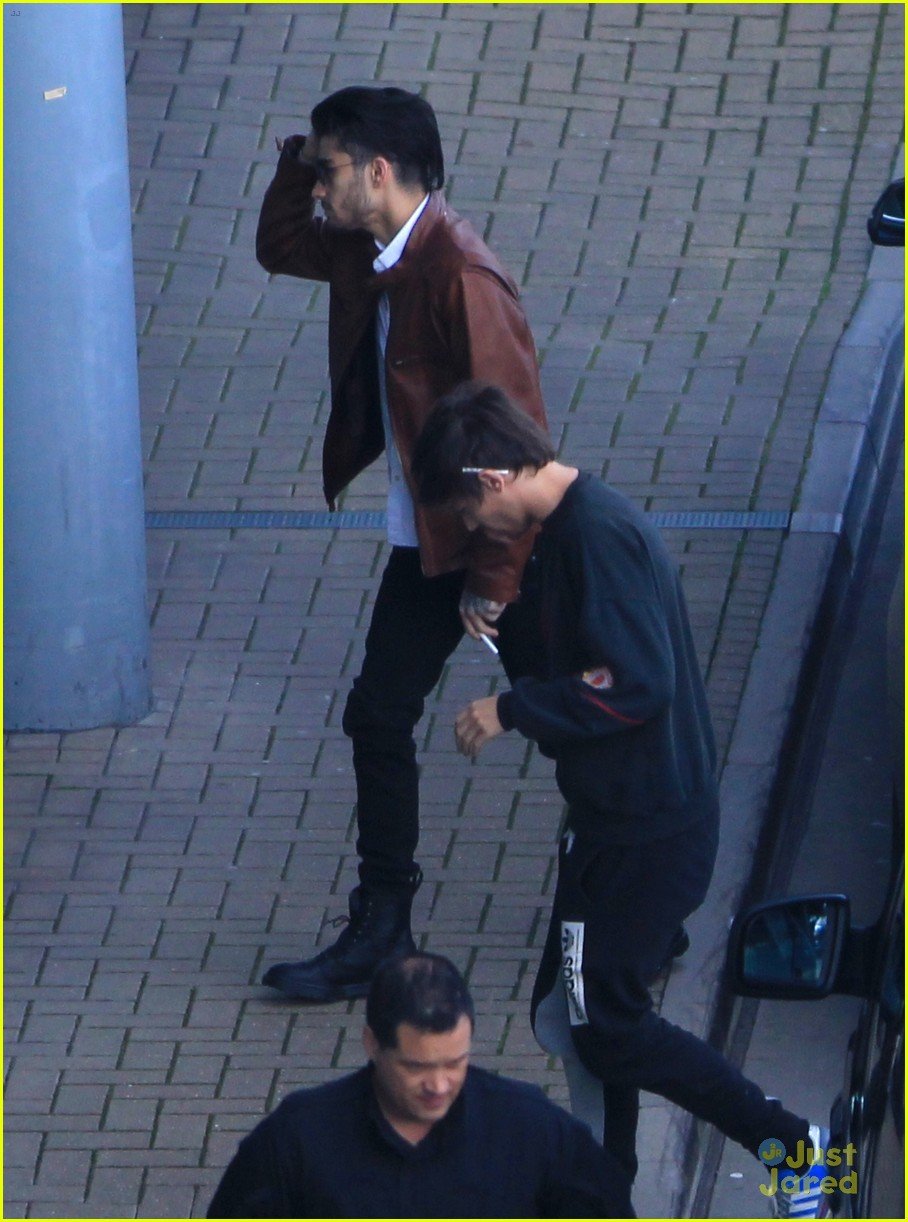 One Direction Lands Back in London After Touring Australia & Japan ...