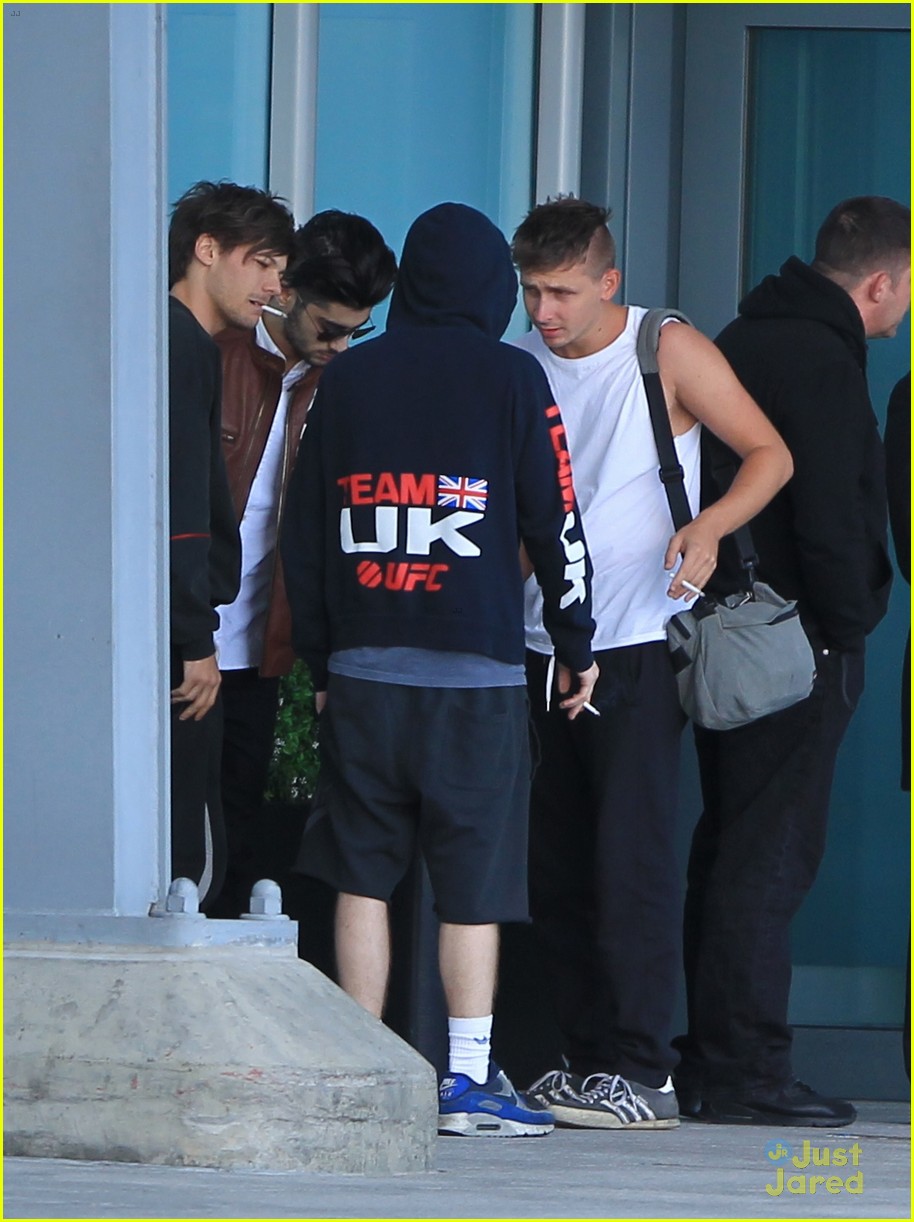 One Direction Lands Back in London After Touring Australia & Japan ...