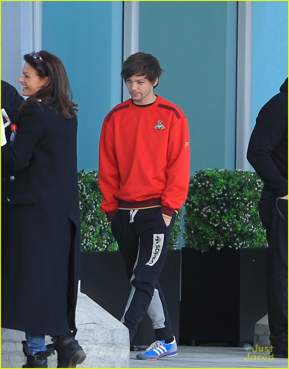 One Direction Lands Back in London After Touring Australia & Japan ...