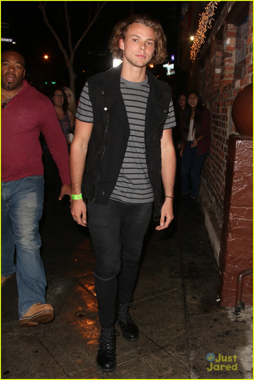 5 Seconds of Summer Sign Hey Violet To Hi Or Hey Records Label | Photo ...