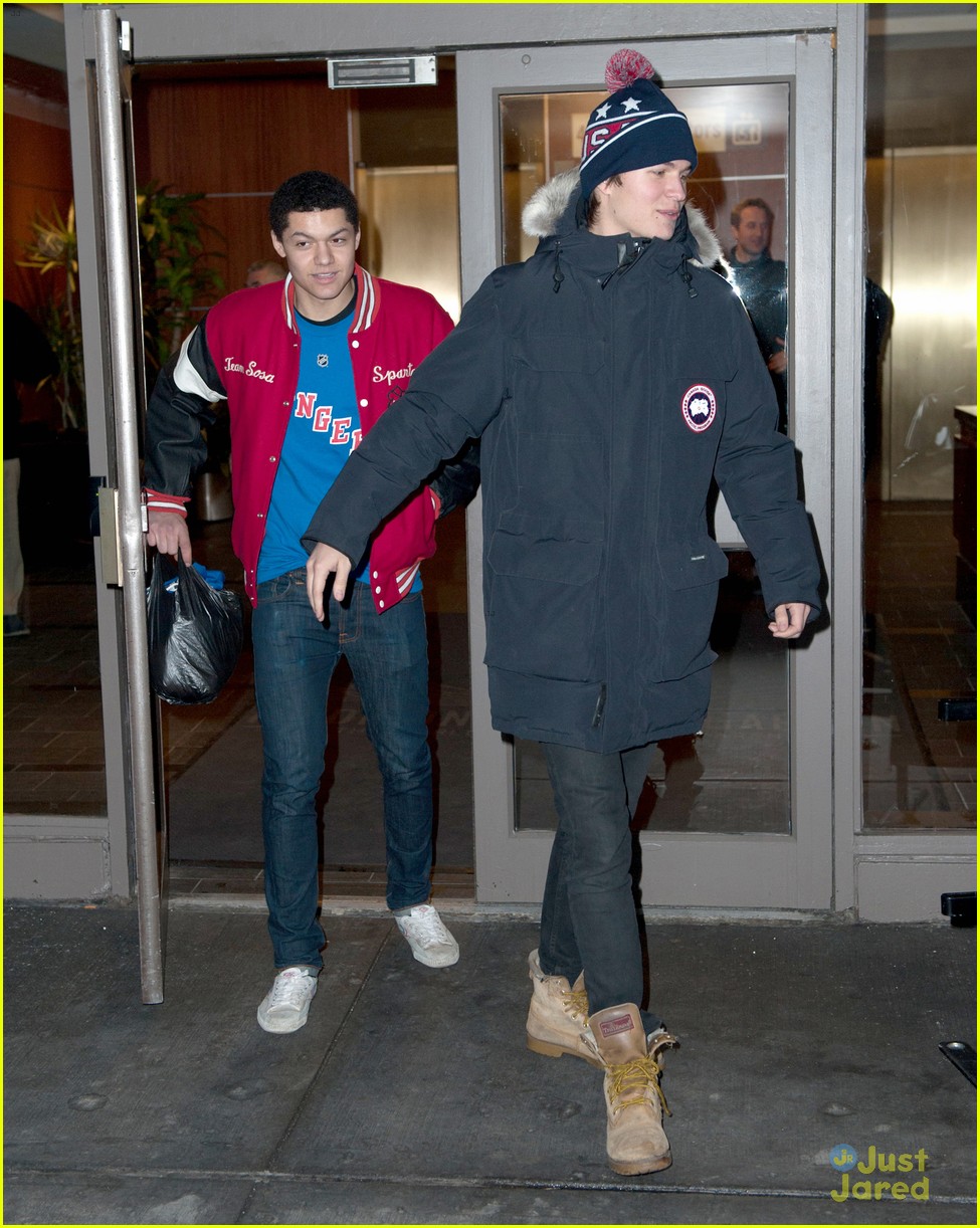 Ansel Elgort Talks About His Stellar Basketball Skills on 'Kelly ...