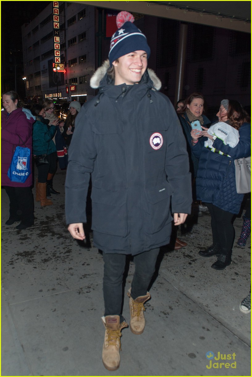 Ansel Elgort Talks About His Stellar Basketball Skills on 'Kelly ...