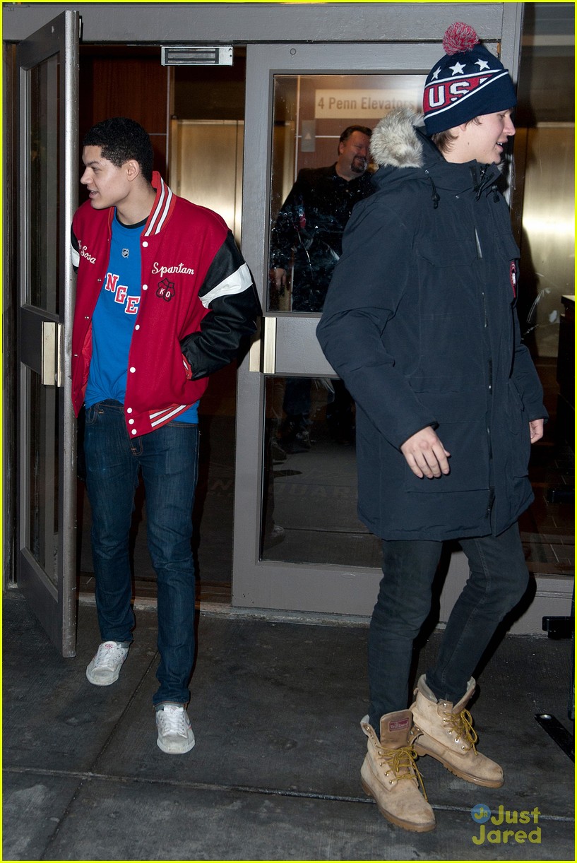 Ansel Elgort Talks About His Stellar Basketball Skills on 'Kelly ...