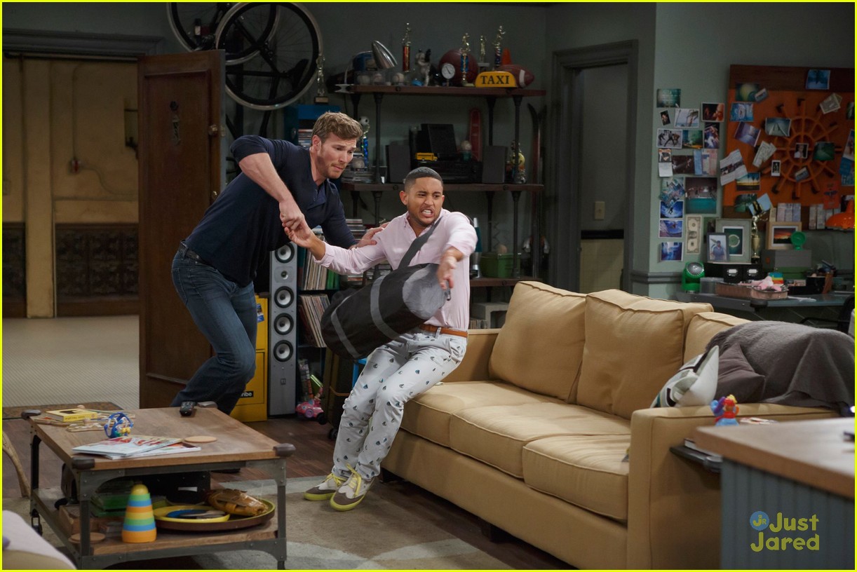 Bonnie & Brad Butt Heads In Tonight's 'Baby Daddy' | Photo 784979 ...