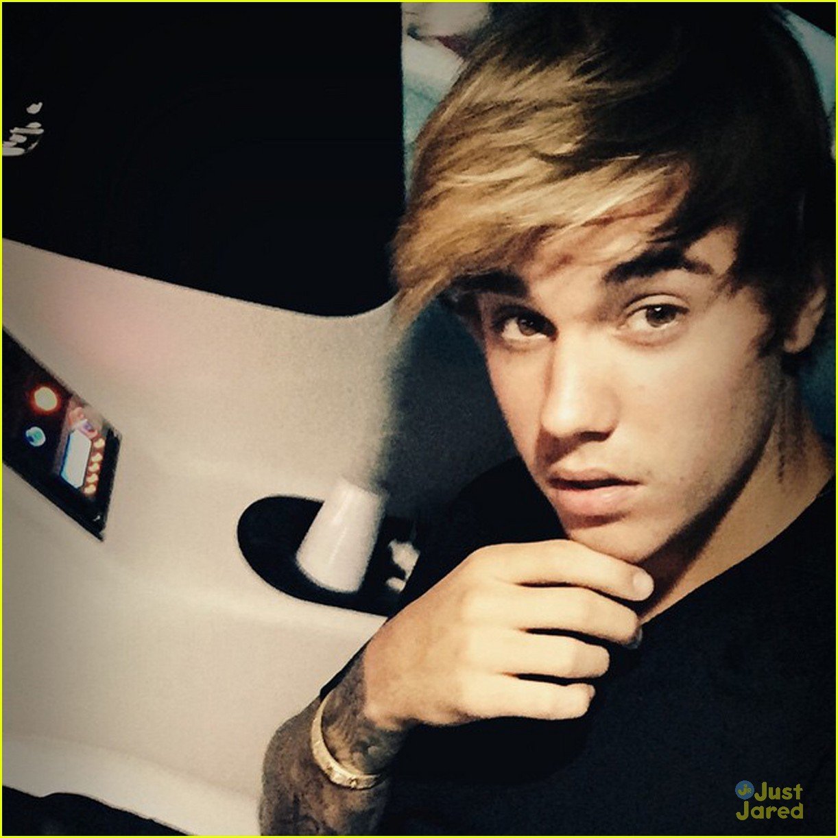Justin Bieber Sports His Trademark Hairstyle | Photo 784749 - Photo ... Justin Bieber Sports His Trademark Hairstyle | Photo 784749 - Photo ...