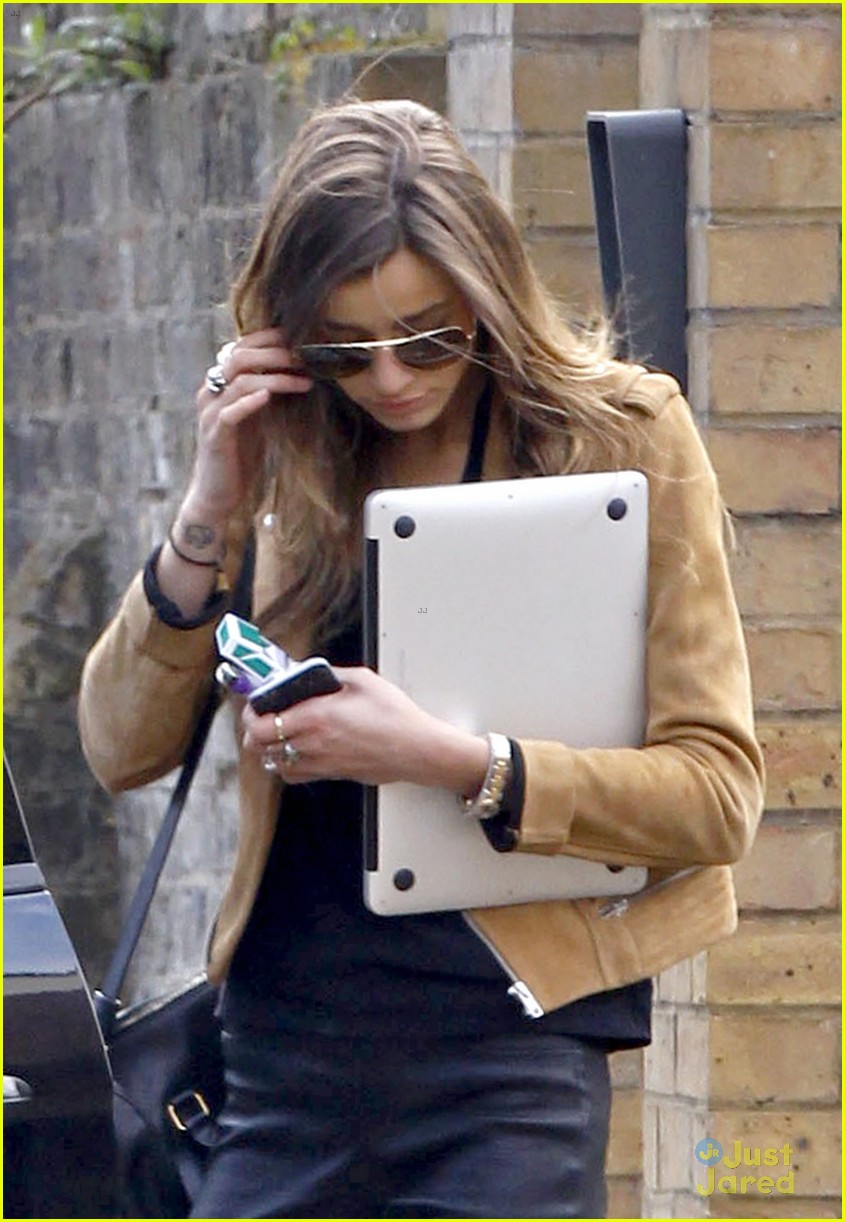 Eleanor Calder Steps Out After Split With One Direction's Louis ...