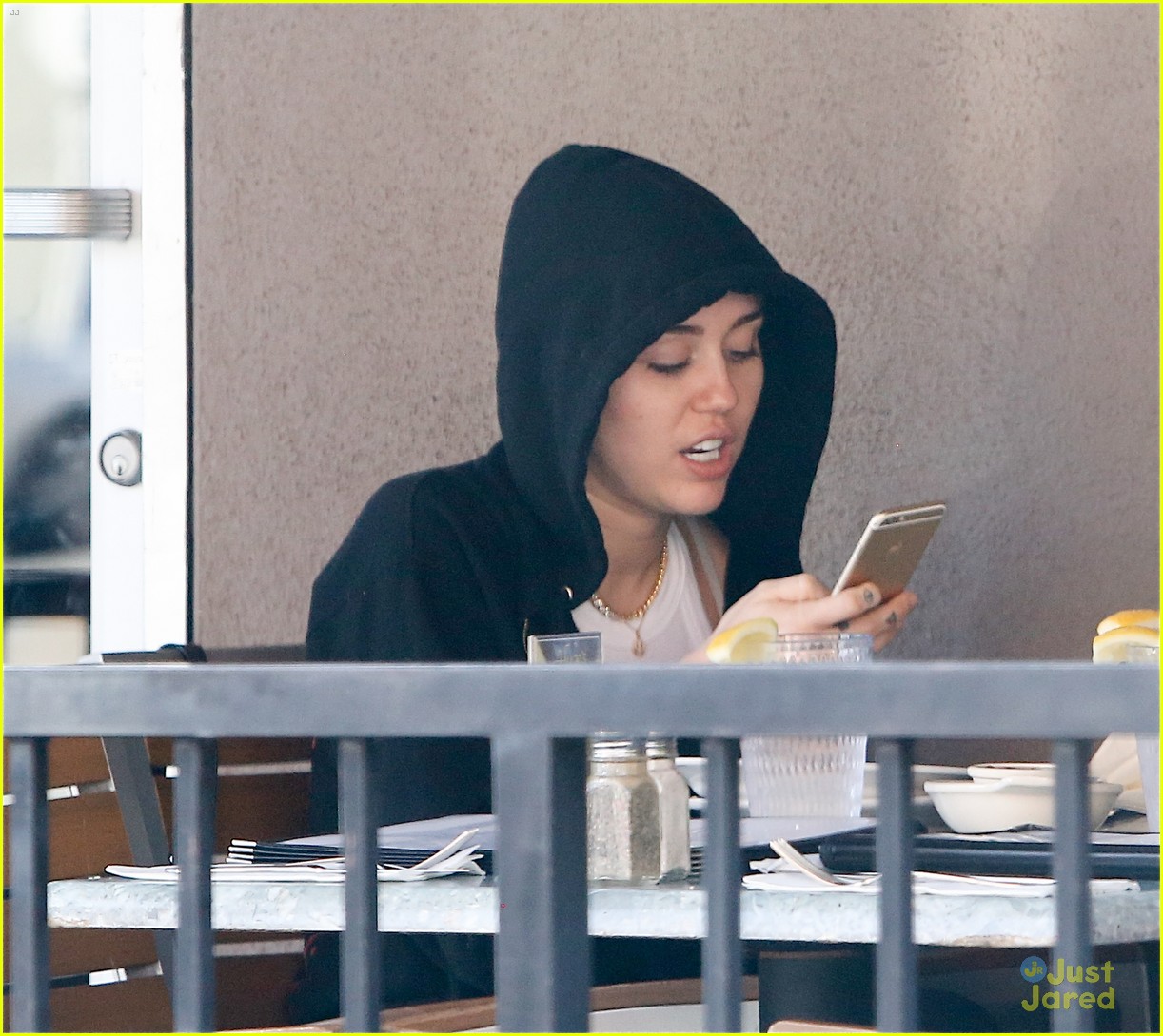 Miley Cyrus Gives Sneak Peek Of New Song - Listen Now! | Photo 784350 ...