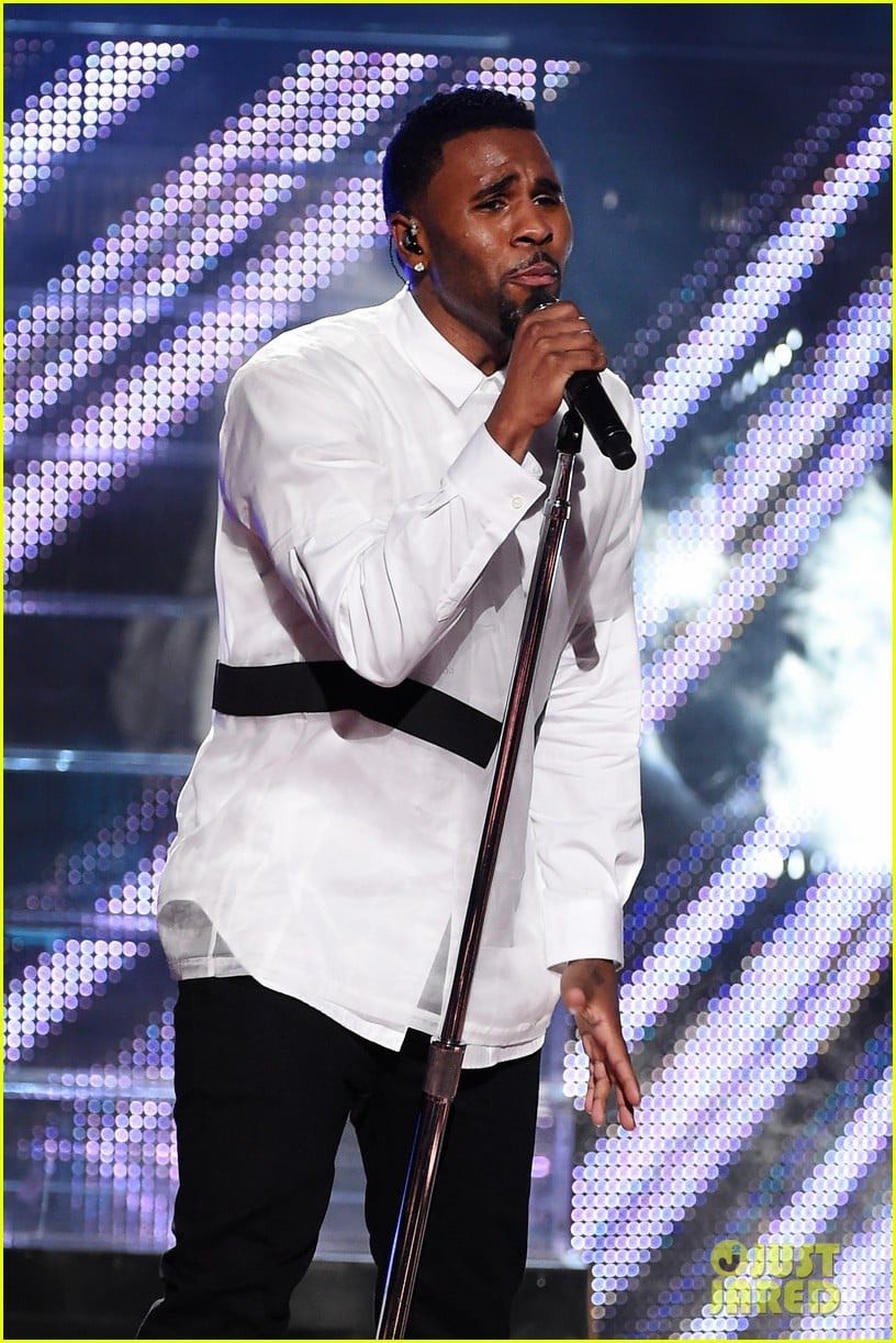 Jason Derulo Sings 'Want To Want Me' at iHeartRadio Awards 2015 (Video ...