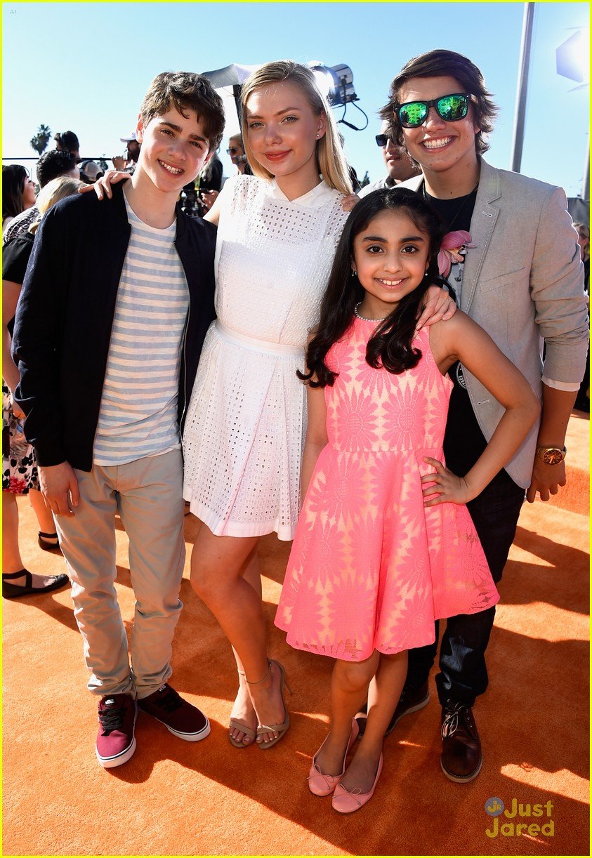 Emilia McCarthy Brings 'Max And Shred' Cast To KCAs 2015 | Photo 793103 ...
